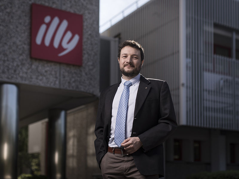 Macchine da caffè professionali e caffè per bar - illy